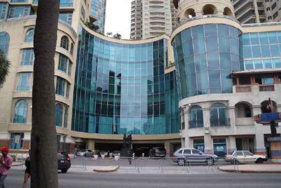 Trágico Salto De Venezolana Desde Noveno Piso En Malecón Center - El ...